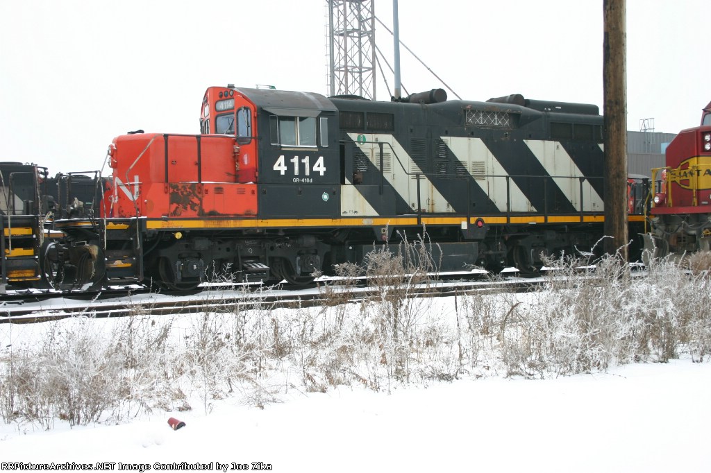 CN 4114 GP 9RM